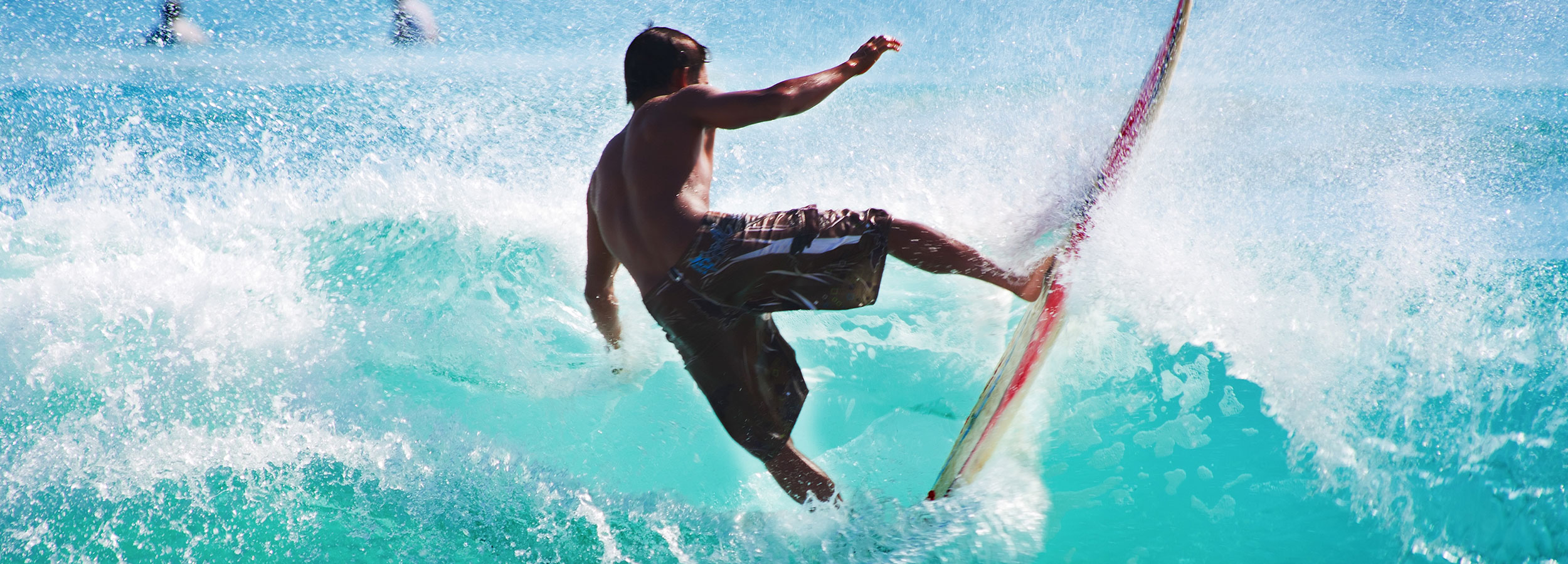 Liquid Surf: Surfen lernen, Wellenreiten, Surfcamp Spanien + Karibik